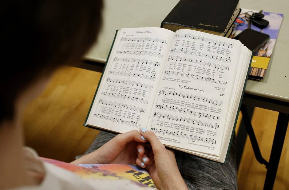 Teens study Mormon church scriptures at early-morning seminary in ...